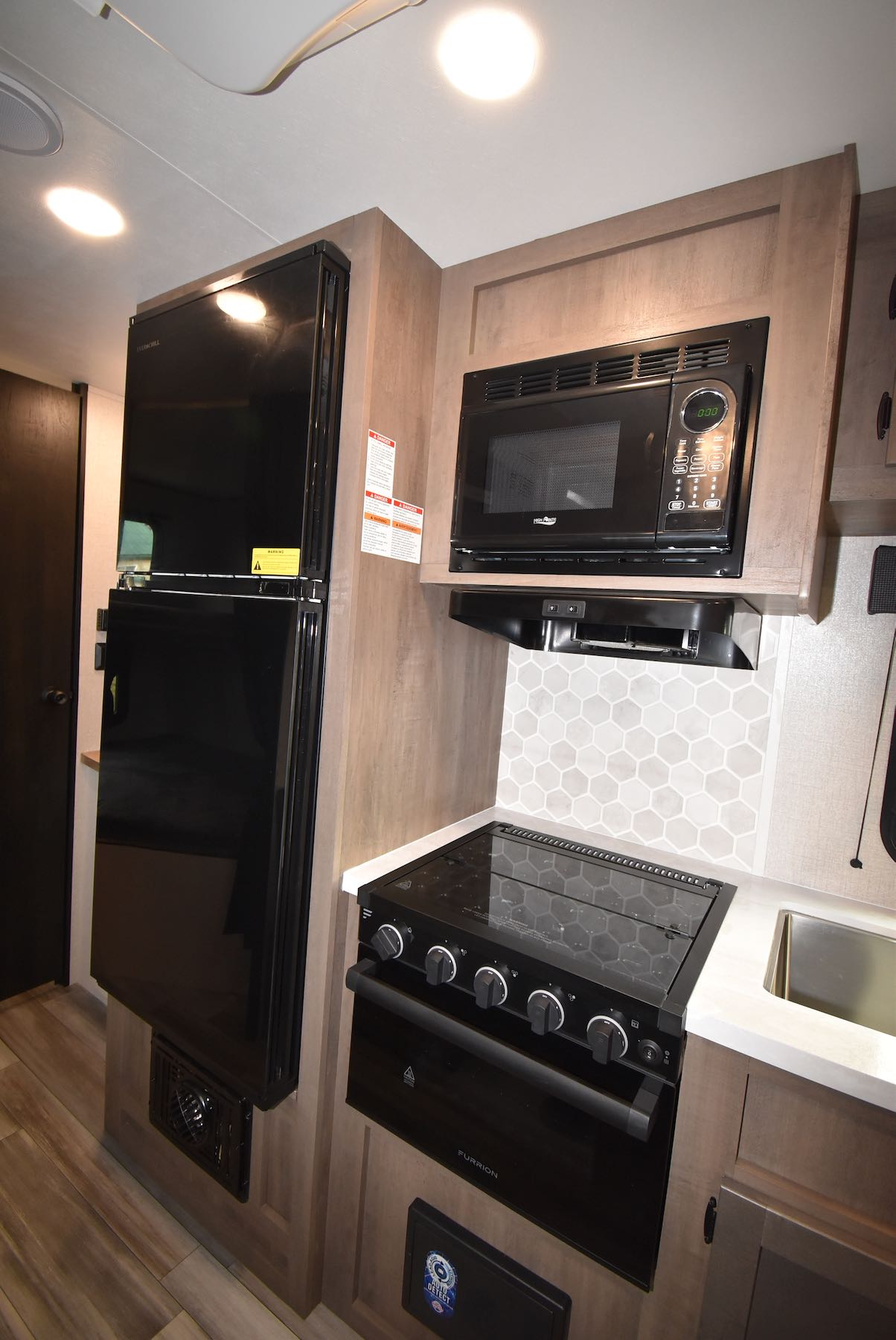 NEW 2024 Starcraft Autumn Ridge 20MB - Christie's RV