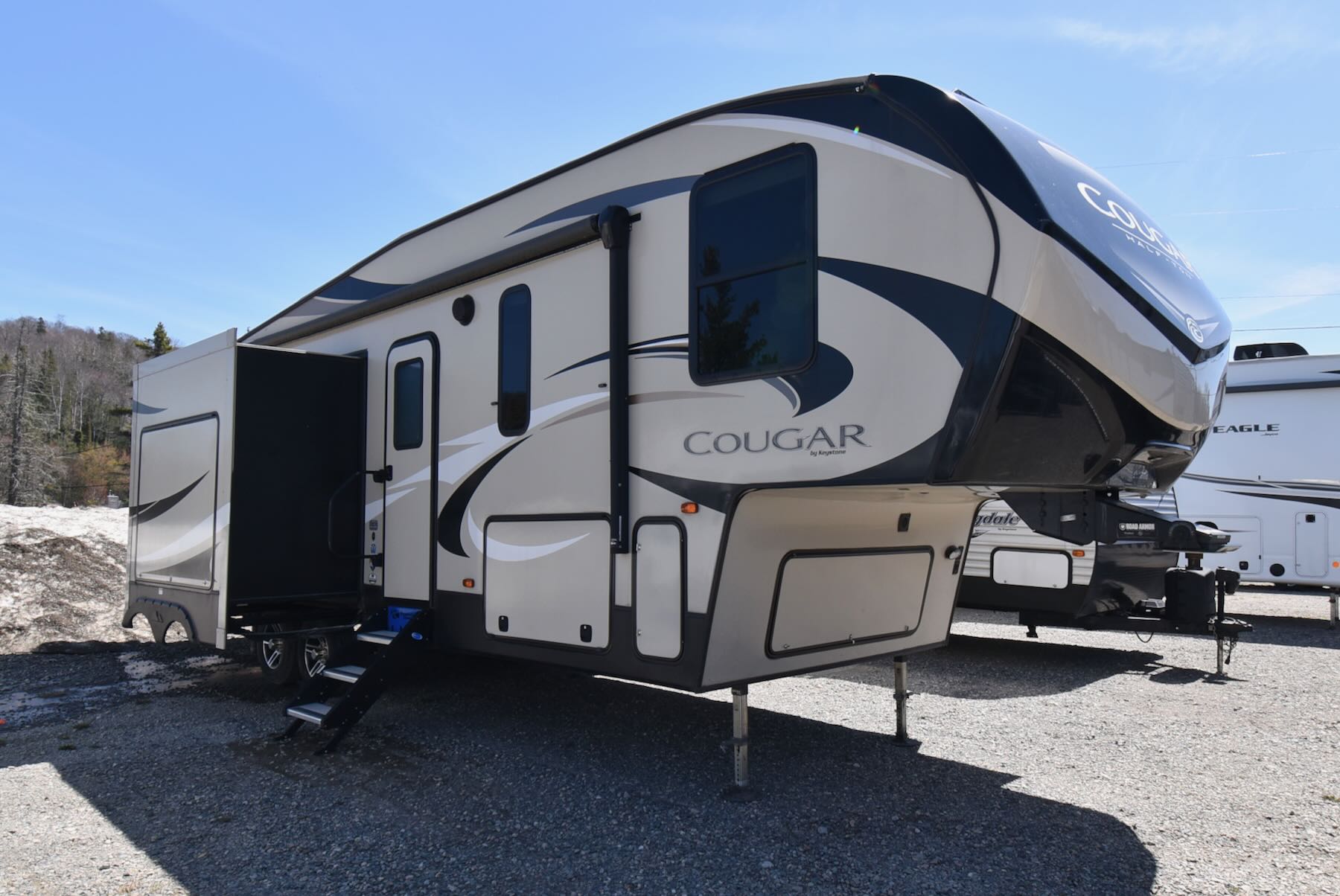 USED 2019 Keystone Cougar 29RKS - Christie's RV