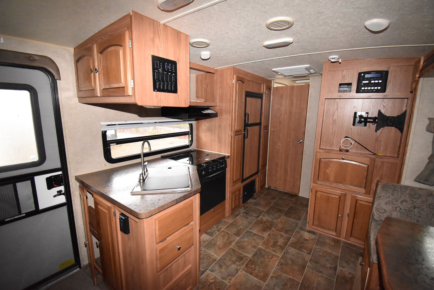USED 2015 Forest River Rockwood Mini Lite 25040S - Christie's RV