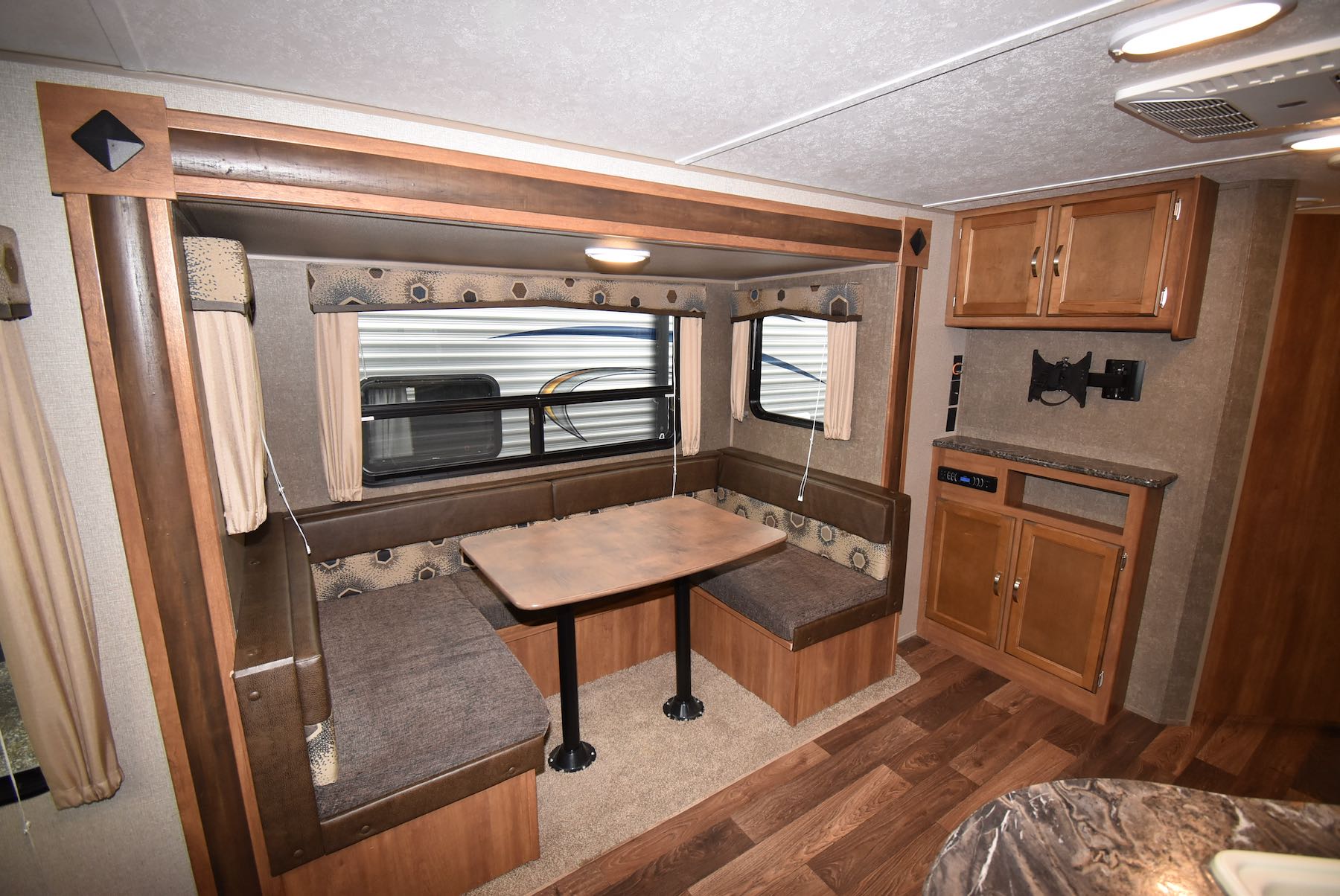 USED 2017 Keystone Springdale Summerland TT 2570RL - Christie's RV