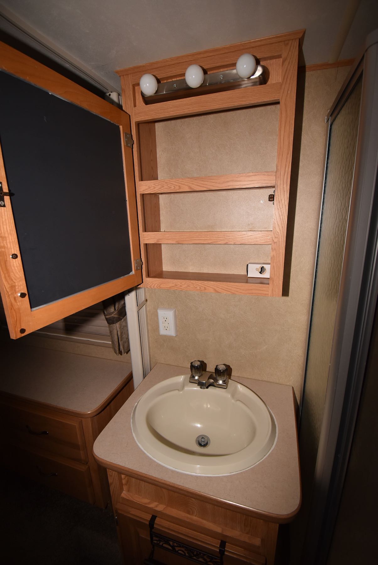 USED 2008 Crossroads Cruiser CrossForce 33MK - Christie's RV